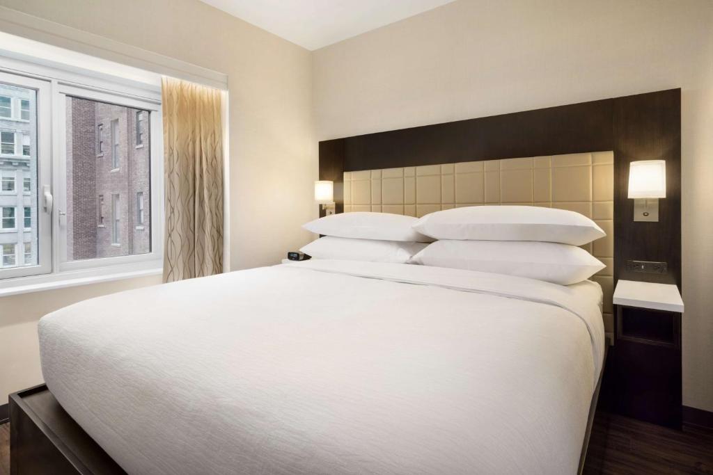 Embassy Suites By Hilton New York Manhattan Times Square 4☆ | New York ...